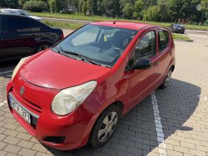 Sarkans Suzuki Alto 2009 Kauņa, ar dzinēja tilpumu 1.00 L un nobraukumu 180 tūkst. km par 450 €, foto  vietnē AUTOMOTO.COM.LV