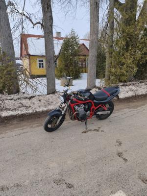 Melns Suzuki Bandit 1996 Kupiškis, ar dzinēja tilpumu 0.60 L un nobraukumu 47 tūkst. km par 1250 €, foto  vietnē AUTOMOTO.COM.LV