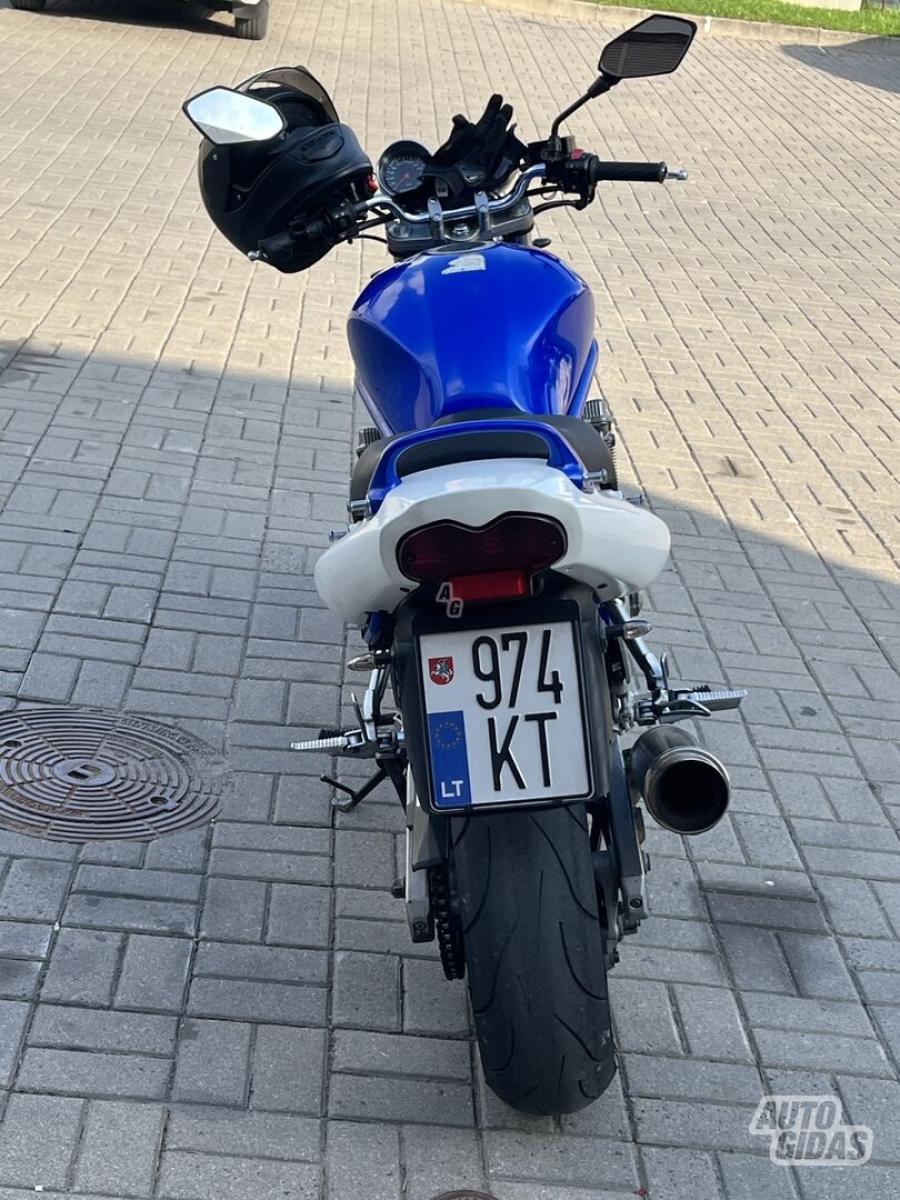 Zils Suzuki Bandit 2004 Tauragė, ar dzinēja tilpumu 0.60 L un nobraukumu 20 tūkst. km par 1900 €, foto 4 vietnē AUTOMOTO.COM.LV