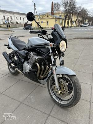 Pelēks Suzuki Bandit 2002 Kauņa, ar dzinēja tilpumu 0.60 L un nobraukumu 43 tūkst. km par 2000 €, foto  vietnē AUTOMOTO.COM.LV