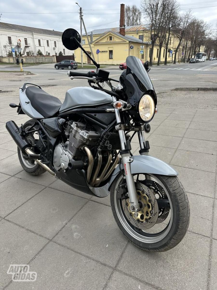 Pelēks Suzuki Bandit 2002 Kauņa, ar dzinēja tilpumu 0.60 L un nobraukumu 43 tūkst. km par 2000 €, foto 1 vietnē AUTOMOTO.COM.LV
