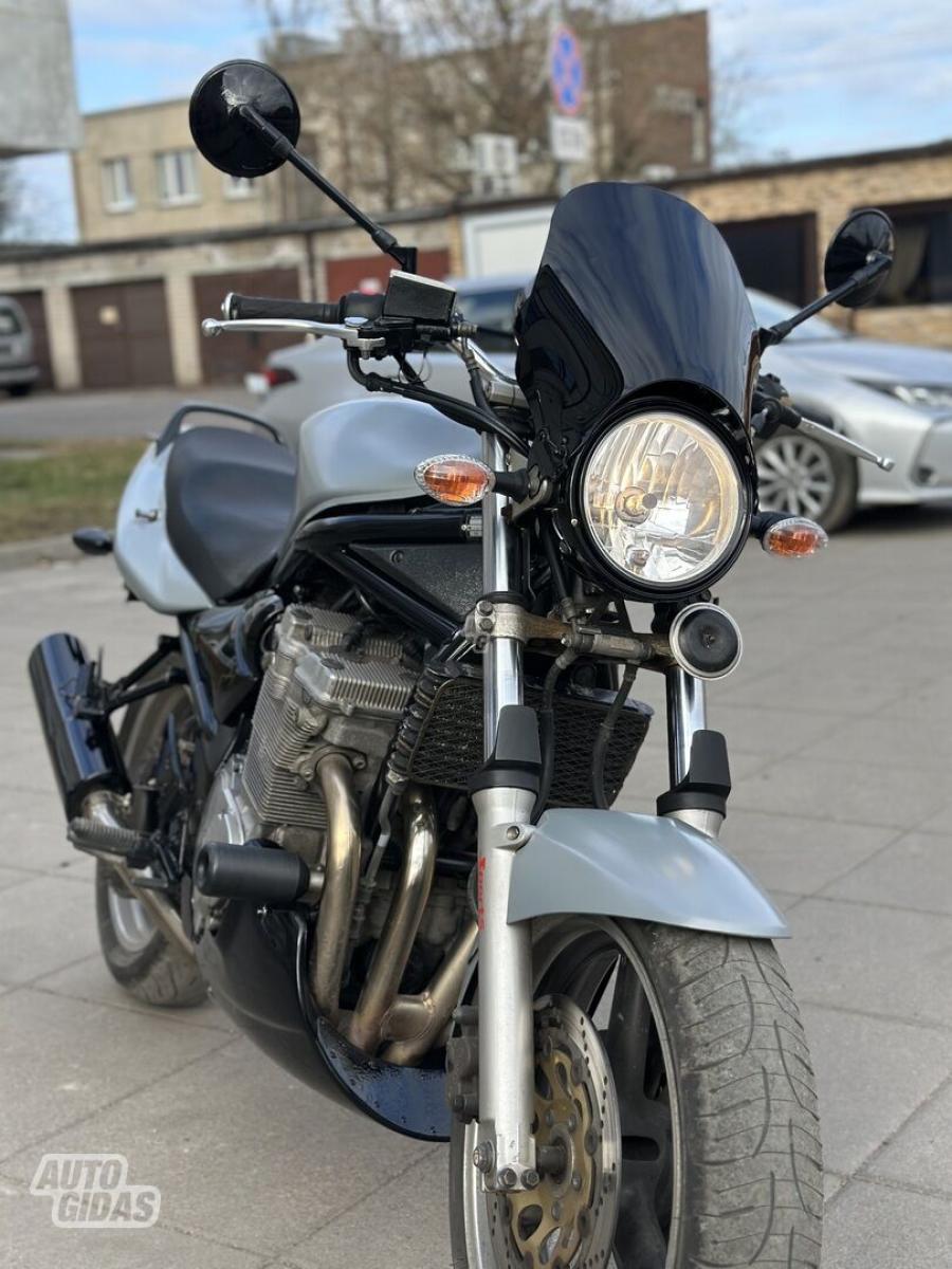 Pelēks Suzuki Bandit 2002 Kauņa, ar dzinēja tilpumu 0.60 L un nobraukumu 43 tūkst. km par 2000 €, foto 4 vietnē AUTOMOTO.COM.LV