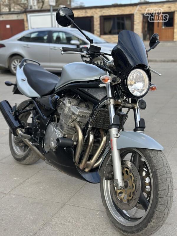 Pelēks Suzuki Bandit 2002 Kauņa, ar dzinēja tilpumu 0.60 L un nobraukumu 43 tūkst. km par 2000 €, foto 8 vietnē AUTOMOTO.COM.LV