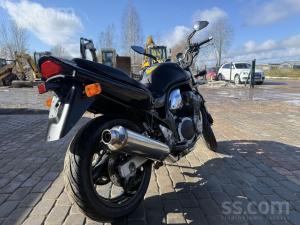 Suzuki Bandit 1999 in Cesis, with an engine capacity of 0.60 L and mileage of 0 thousand km for 1990 €, photo 5 on AUTOMOTO.COM.LV