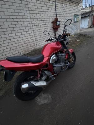 Sarkans Suzuki Bandit 1997 Viļņa, ar dzinēja tilpumu 0.60 L un nobraukumu 35 tūkst. km par 1250 €, foto 4 vietnē AUTOMOTO.COM.LV