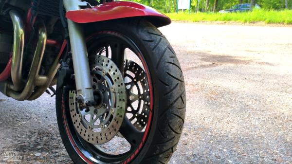 Sarkans Suzuki Bandit 1998 Kauņa, ar dzinēja tilpumu 0.60 L un nobraukumu 59 tūkst. km par 1500 €, foto 5 vietnē AUTOMOTO.COM.LV