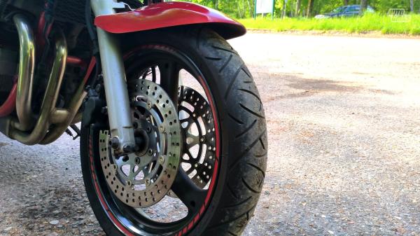 Sarkans Suzuki Bandit 1998 Kauņa, ar dzinēja tilpumu 0.60 L un nobraukumu 59 tūkst. km par 1500 €, foto 6 vietnē AUTOMOTO.COM.LV