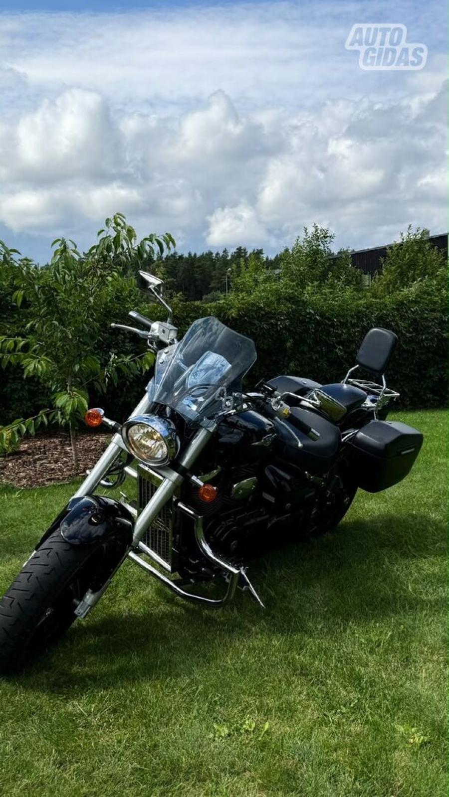 Black Suzuki Boulevard 2005 in Riga, with an engine capacity of 0.00 L and mileage of 36 thousand km for 3990 €, photo 1 on AUTOMOTO.COM.LV