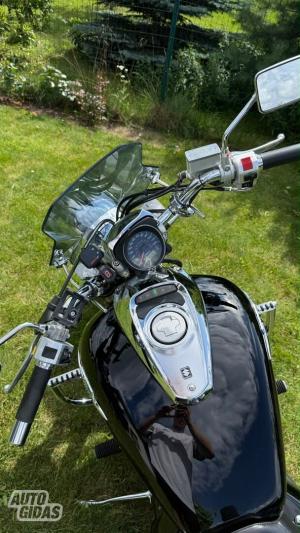 Black Suzuki Boulevard 2005 in Riga, with an engine capacity of 0.00 L and mileage of 36 thousand km for 3990 €, photo 4 on AUTOMOTO.COM.LV