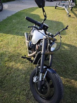 Melns Suzuki Boulevard 2005 Kauņa, ar dzinēja tilpumu 0.81 L un nobraukumu 8 tūkst. km par 5000 €, foto 6 vietnē AUTOMOTO.COM.LV