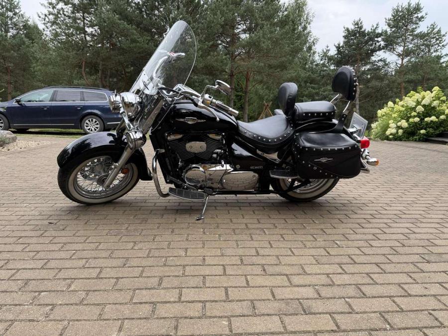 Black Suzuki Boulevard 2008 in Moletai, with an engine capacity of 0.80 L and mileage of 11 thousand km for 4750 €, photo 1 on AUTOMOTO.COM.LV