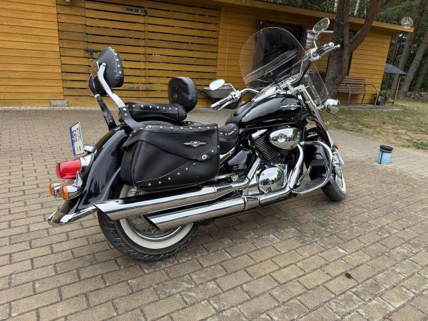 Black Suzuki Boulevard 2008 in Moletai, with an engine capacity of 0.80 L and mileage of 11 thousand km for 4750 €, photo 5 on AUTOMOTO.COM.LV