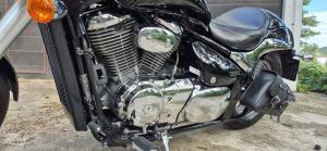 Black Suzuki Boulevard 2013 in Vilnius, with an engine capacity of 0.80 L and mileage of 20 thousand km for 4850 €, photo 12 on AUTOMOTO.COM.LV