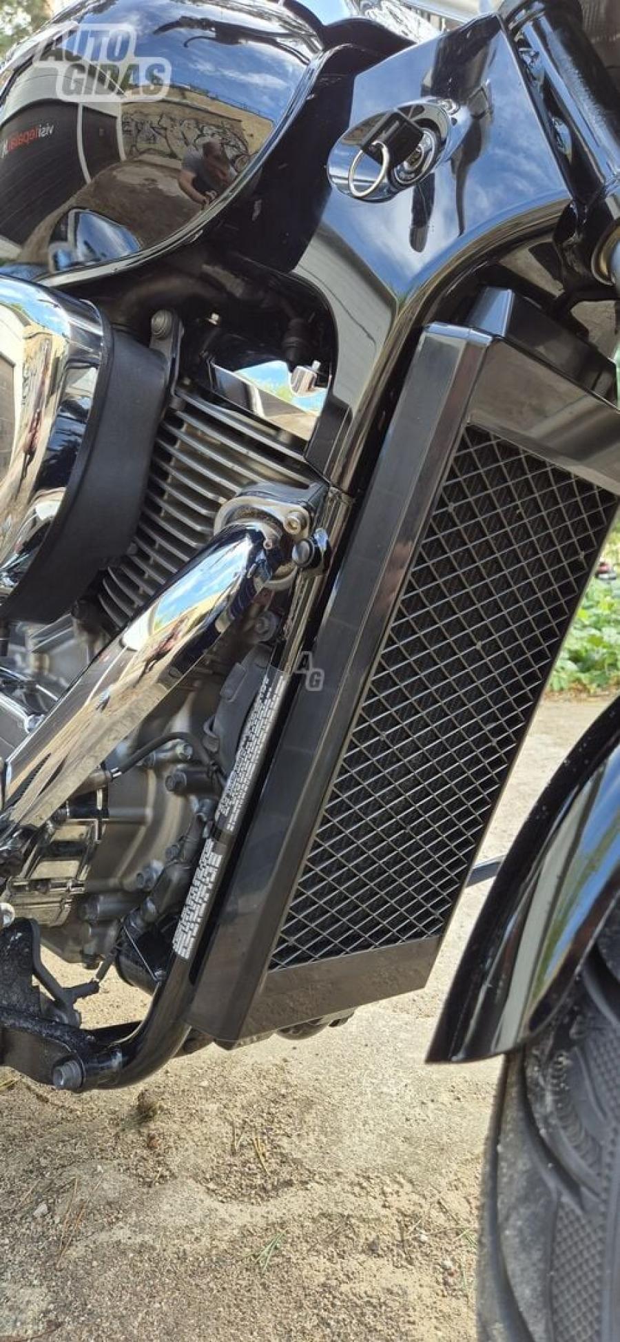 Black Suzuki Boulevard 2013 in Vilnius, with an engine capacity of 0.80 L and mileage of 20 thousand km for 4850 €, photo 14 on AUTOMOTO.COM.LV