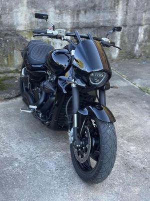 Melns Suzuki Boulevard 2013 Kauņa, ar dzinēja tilpumu 1.80 L un nobraukumu 10 tūkst. km par 11500 €, foto  vietnē AUTOMOTO.COM.LV