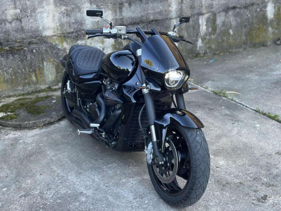 Black Suzuki Boulevard 2013 in Kaunas, with an engine capacity of 1.80 L and mileage of 10 thousand km for 11500 €, photo 5 on AUTOMOTO.COM.LV