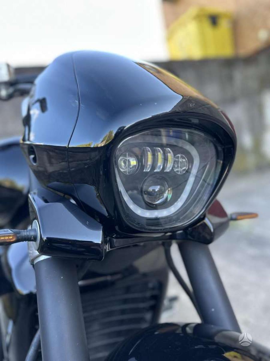 Black Suzuki Boulevard 2013 in Kaunas, with an engine capacity of 1.80 L and mileage of 10 thousand km for 11500 €, photo 9 on AUTOMOTO.COM.LV