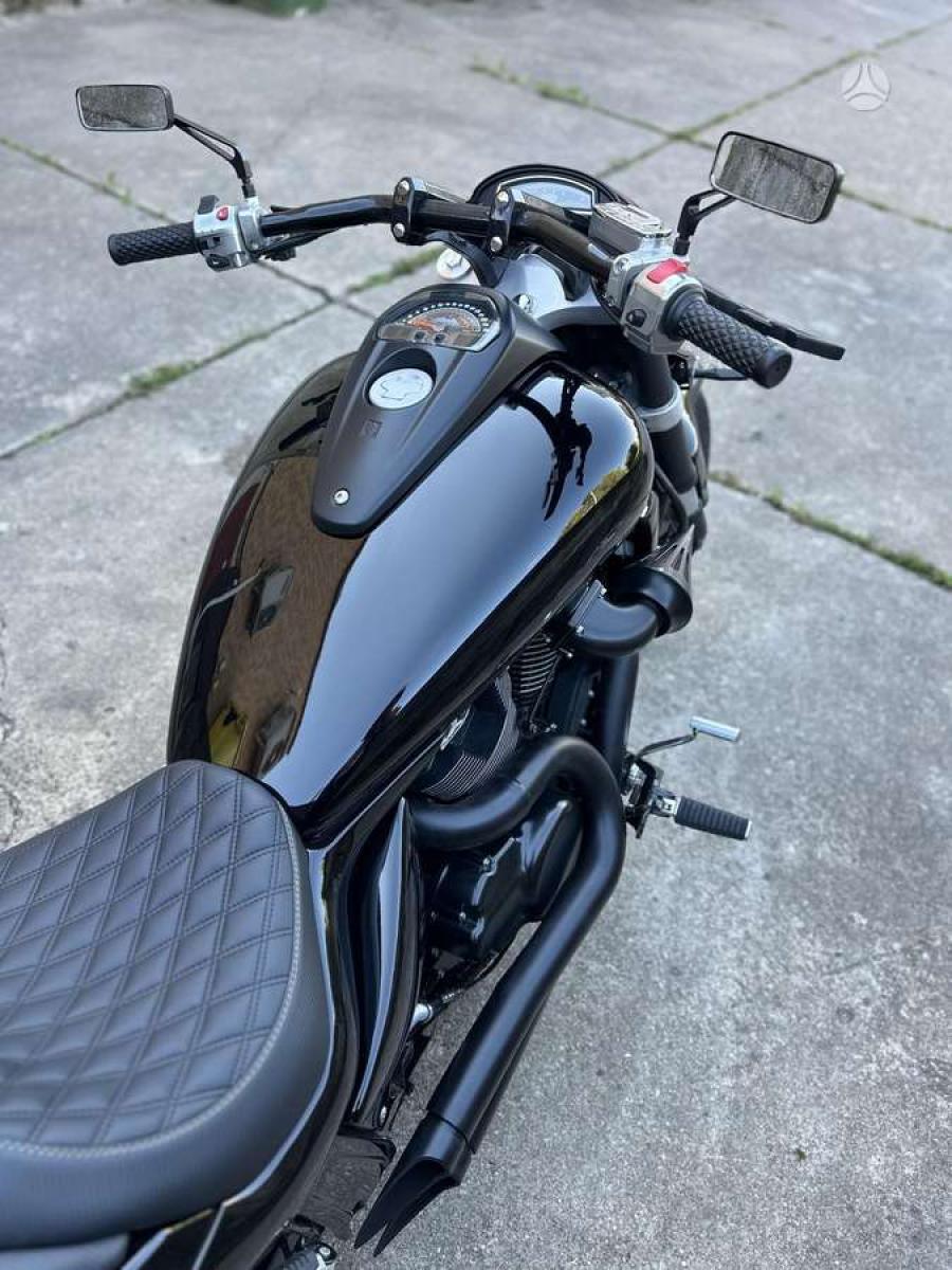 Black Suzuki Boulevard 2013 in Kaunas, with an engine capacity of 1.80 L and mileage of 10 thousand km for 11500 €, photo 11 on AUTOMOTO.COM.LV