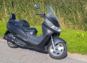 Melns Suzuki Burgman 2001 Raseiniai, ar dzinēja tilpumu 0.25 L un nobraukumu 30 tūkst. km par 600 €, foto 4 vietnē AUTOMOTO.COM.LV
