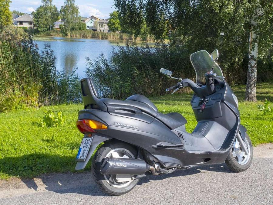 Melns Suzuki Burgman 2001 Raseiniai, ar dzinēja tilpumu 0.25 L un nobraukumu 30 tūkst. km par 600 €, foto 5 vietnē AUTOMOTO.COM.LV