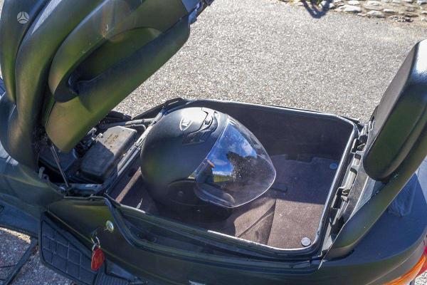 Сузуки Burgman 2001 в Расейняй на AUTOMOTO.COM.LV Черный Сузуки Burgman 2001 в Расейняй, объемом двигателя 0.25 л и пробегом 30 тыс. км за 600 €, фото 7 на AUTOMOTO.COM.LV