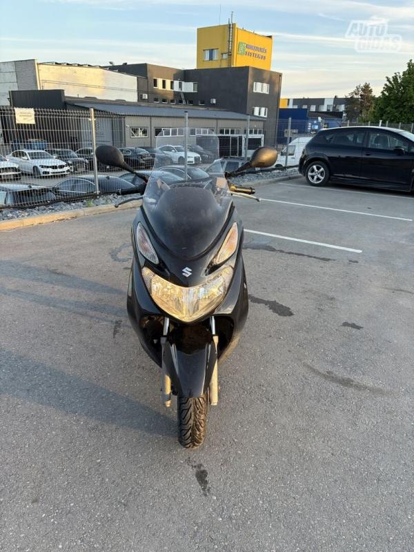 Melns Suzuki Burgman 2006 Kauņa, ar dzinēja tilpumu 0.13 L un nobraukumu 34 tūkst. km par 950 €, foto 1 vietnē AUTOMOTO.COM.LV