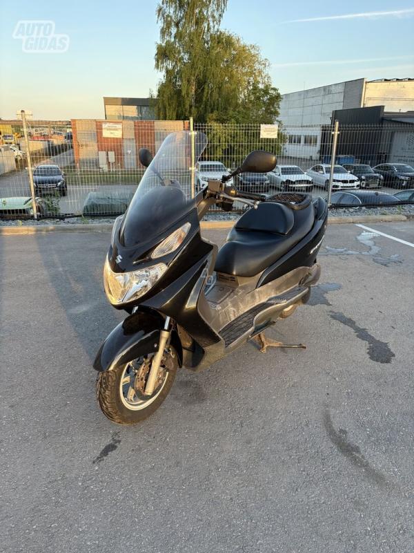 Melns Suzuki Burgman 2006 Kauņa, ar dzinēja tilpumu 0.13 L un nobraukumu 34 tūkst. km par 950 €, foto 2 vietnē AUTOMOTO.COM.LV