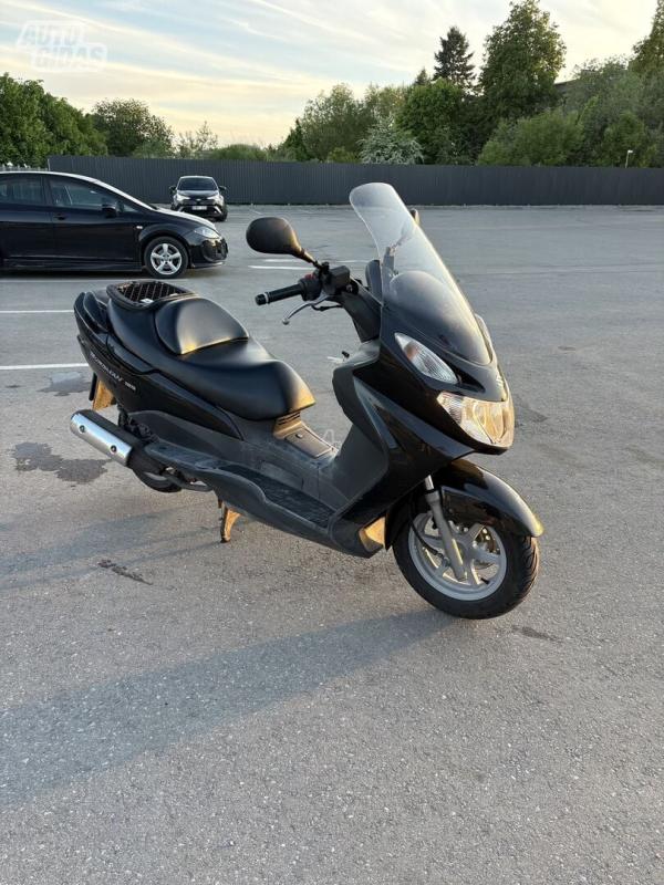Melns Suzuki Burgman 2006 Kauņa, ar dzinēja tilpumu 0.13 L un nobraukumu 34 tūkst. km par 950 €, foto 3 vietnē AUTOMOTO.COM.LV