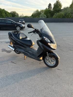 Melns Suzuki Burgman 2006 Kauņa, ar dzinēja tilpumu 0.13 L un nobraukumu 34 tūkst. km par 950 €, foto 4 vietnē AUTOMOTO.COM.LV