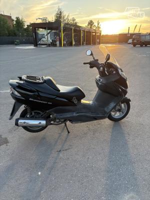 Melns Suzuki Burgman 2006 Kauņa, ar dzinēja tilpumu 0.13 L un nobraukumu 34 tūkst. km par 950 €, foto 6 vietnē AUTOMOTO.COM.LV