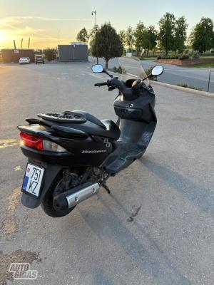 Melns Suzuki Burgman 2006 Kauņa, ar dzinēja tilpumu 0.13 L un nobraukumu 34 tūkst. km par 950 €, foto 7 vietnē AUTOMOTO.COM.LV