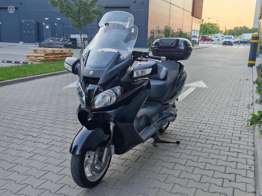 Черный Сузуки Burgman 2008 в Клайпеда, объемом двигателя 0.65 л и пробегом 33 тыс. км за 3000 €, фото 4 на AUTOMOTO.COM.LV