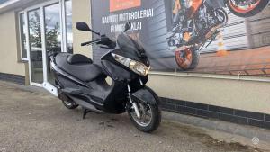 Melns Suzuki Burgman 2008 Panevēža, ar dzinēja tilpumu 0.20 L un nobraukumu 14 tūkst. km par 1450 €, foto 1 vietnē AUTOMOTO.COM.LV