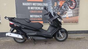 Melns Suzuki Burgman 2008 Panevēža, ar dzinēja tilpumu 0.20 L un nobraukumu 14 tūkst. km par 1450 €, foto 4 vietnē AUTOMOTO.COM.LV