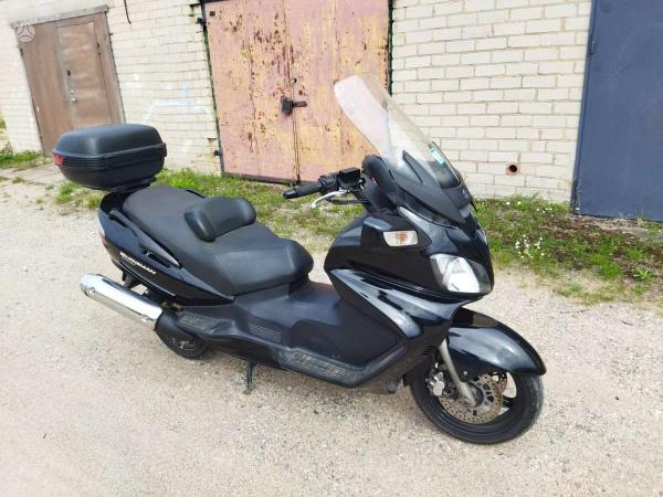 Melns Suzuki Burgman 2011 Utena, ar dzinēja tilpumu 0.65 L un nobraukumu 44 tūkst. km par 2100 €, foto 1 vietnē AUTOMOTO.COM.LV