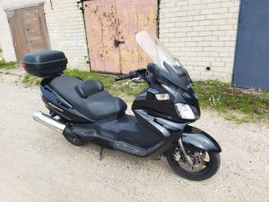 Melns Suzuki Burgman 2011 Utena, ar dzinēja tilpumu 0.65 L un nobraukumu 44 tūkst. km par 2100 €, foto  vietnē AUTOMOTO.COM.LV