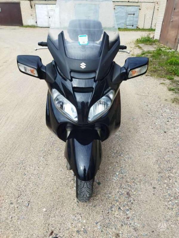 Melns Suzuki Burgman 2011 Utena, ar dzinēja tilpumu 0.65 L un nobraukumu 44 tūkst. km par 2100 €, foto 2 vietnē AUTOMOTO.COM.LV