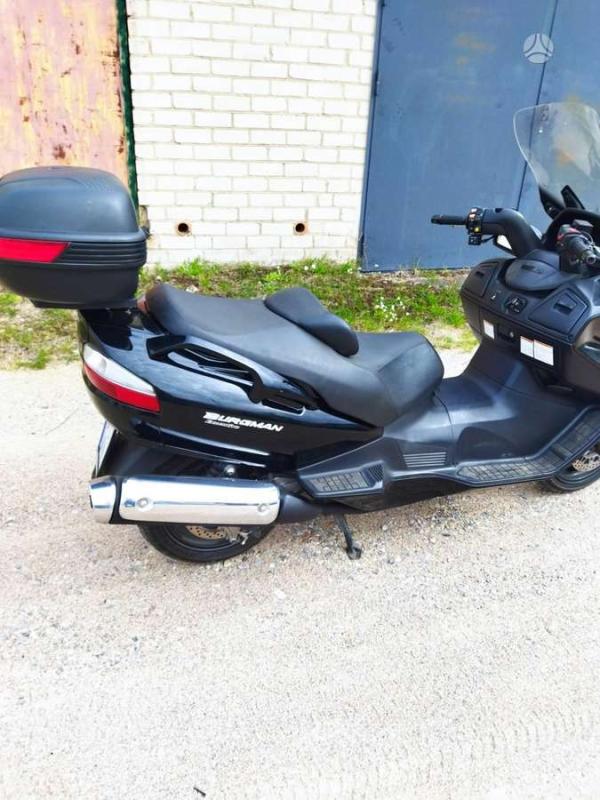 Melns Suzuki Burgman 2011 Utena, ar dzinēja tilpumu 0.65 L un nobraukumu 44 tūkst. km par 2100 €, foto 3 vietnē AUTOMOTO.COM.LV