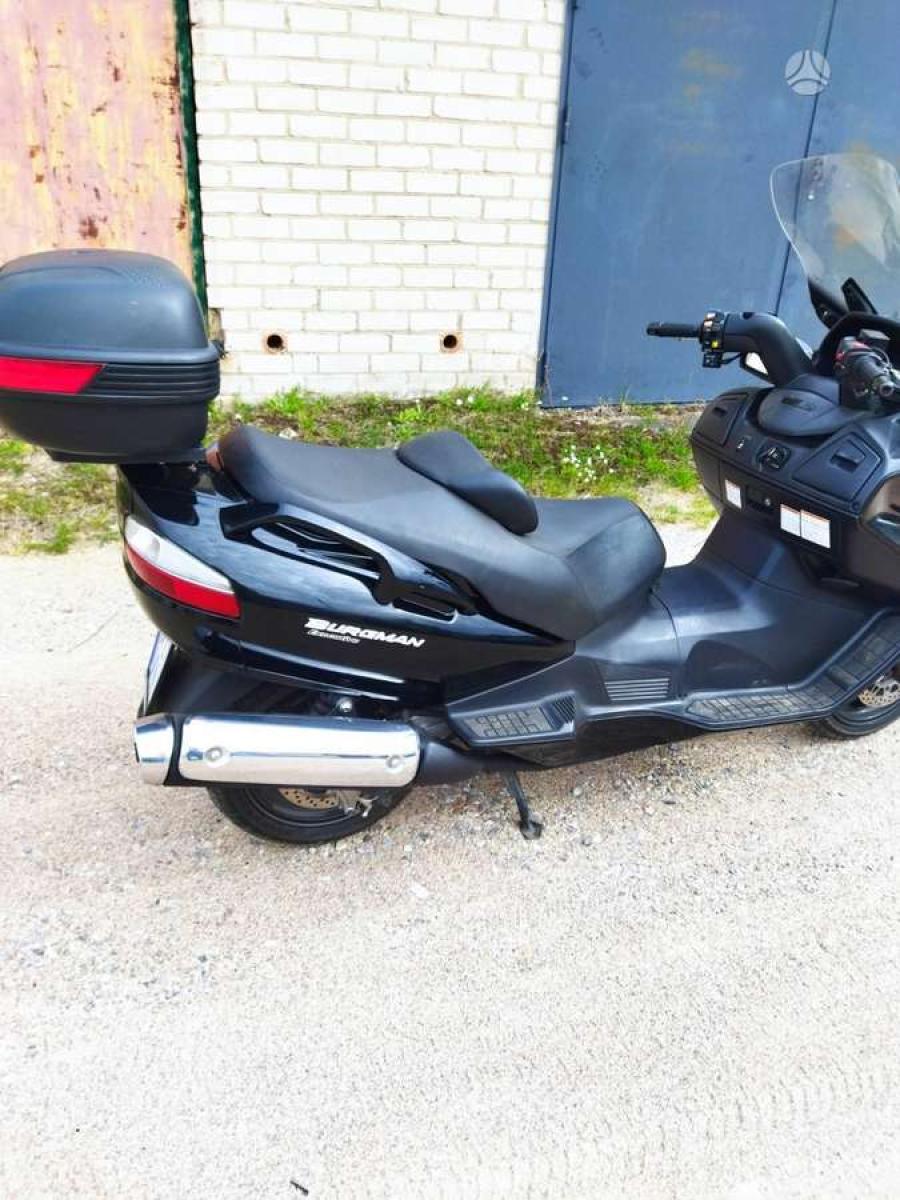 Melns Suzuki Burgman 2011 Utena, ar dzinēja tilpumu 0.65 L un nobraukumu 44 tūkst. km par 2100 €, foto 4 vietnē AUTOMOTO.COM.LV
