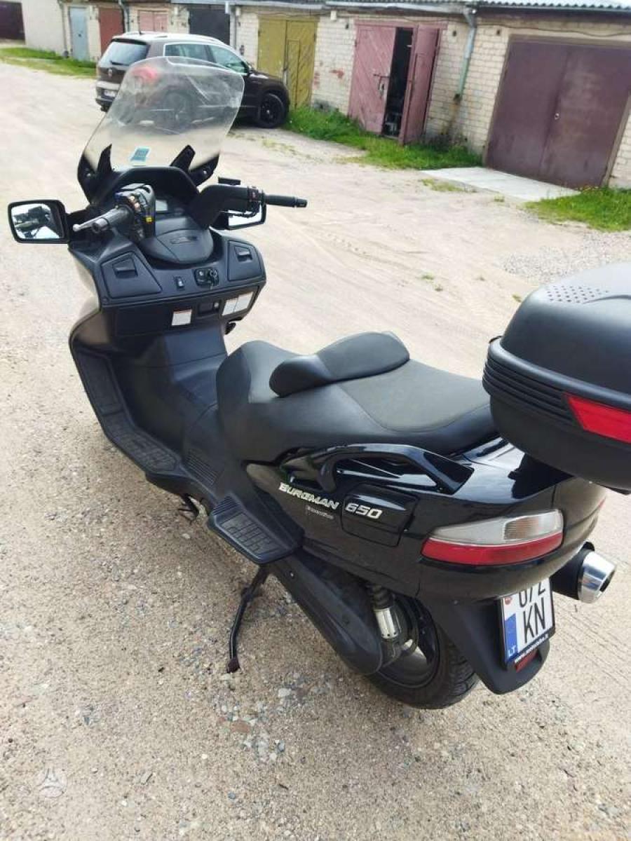 Melns Suzuki Burgman 2011 Utena, ar dzinēja tilpumu 0.65 L un nobraukumu 44 tūkst. km par 2100 €, foto 5 vietnē AUTOMOTO.COM.LV
