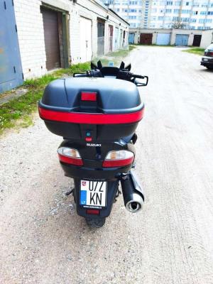 Melns Suzuki Burgman 2011 Utena, ar dzinēja tilpumu 0.65 L un nobraukumu 44 tūkst. km par 2100 €, foto 7 vietnē AUTOMOTO.COM.LV