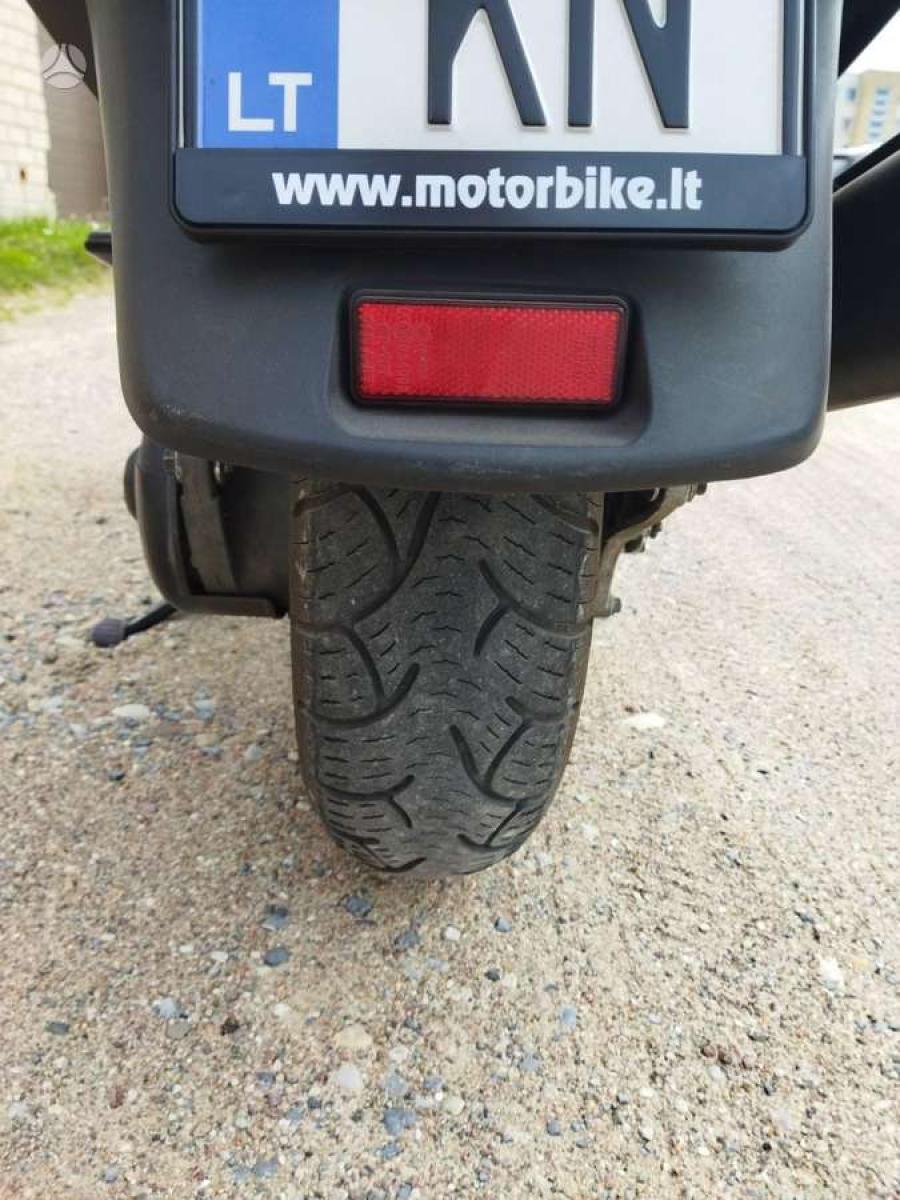 Melns Suzuki Burgman 2011 Utena, ar dzinēja tilpumu 0.65 L un nobraukumu 44 tūkst. km par 2100 €, foto 8 vietnē AUTOMOTO.COM.LV