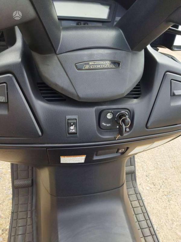 Melns Suzuki Burgman 2011 Utena, ar dzinēja tilpumu 0.65 L un nobraukumu 44 tūkst. km par 2100 €, foto 8 vietnē AUTOMOTO.COM.LV