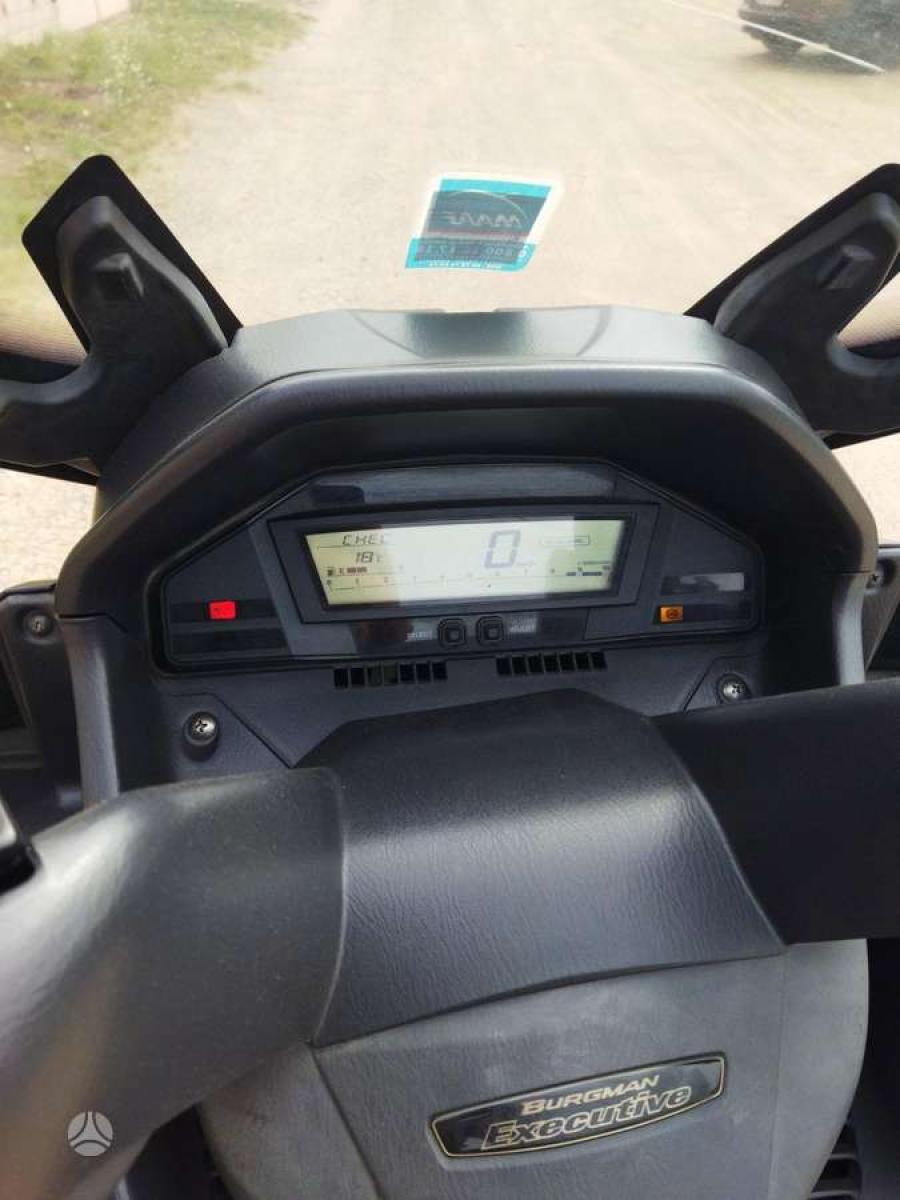 Melns Suzuki Burgman 2011 Utena, ar dzinēja tilpumu 0.65 L un nobraukumu 44 tūkst. km par 2100 €, foto 11 vietnē AUTOMOTO.COM.LV