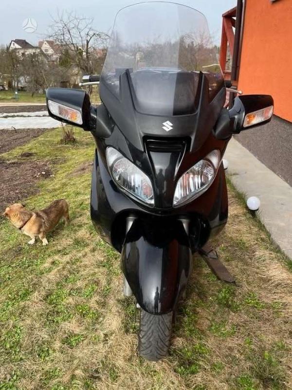 Black Suzuki Burgman 2012 in Vilnius, with an engine capacity of 0.00 L and mileage of 35 thousand km for 1800 €, photo 8 on AUTOMOTO.COM.LV