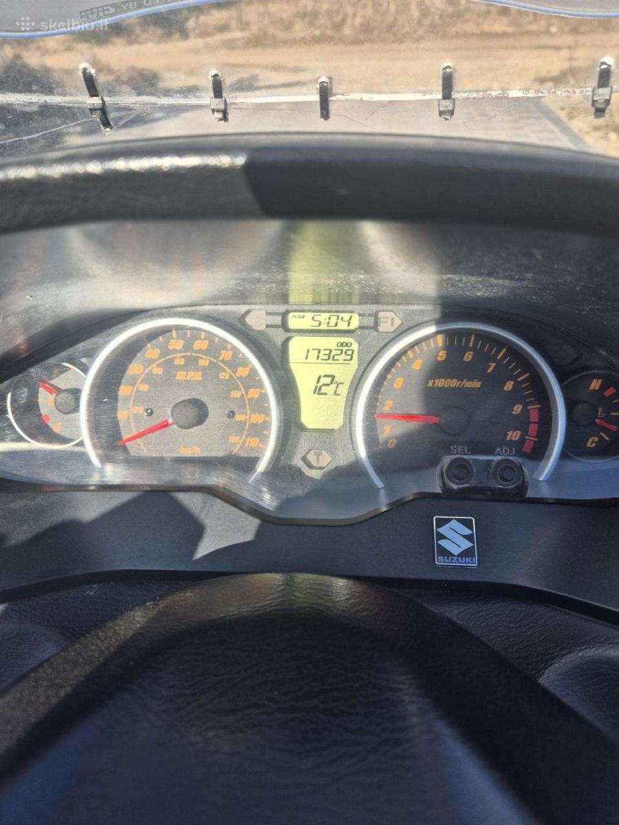 Melns Suzuki Burgman 2012 Viļņa, ar dzinēja tilpumu 0.40 L un nobraukumu 25 tūkst. km par 1900 €, foto 1 vietnē AUTOMOTO.COM.LV