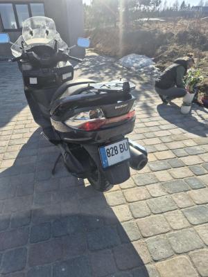 Melns Suzuki Burgman 2012 Viļņa, ar dzinēja tilpumu 0.40 L un nobraukumu 25 tūkst. km par 1900 €, foto 4 vietnē AUTOMOTO.COM.LV