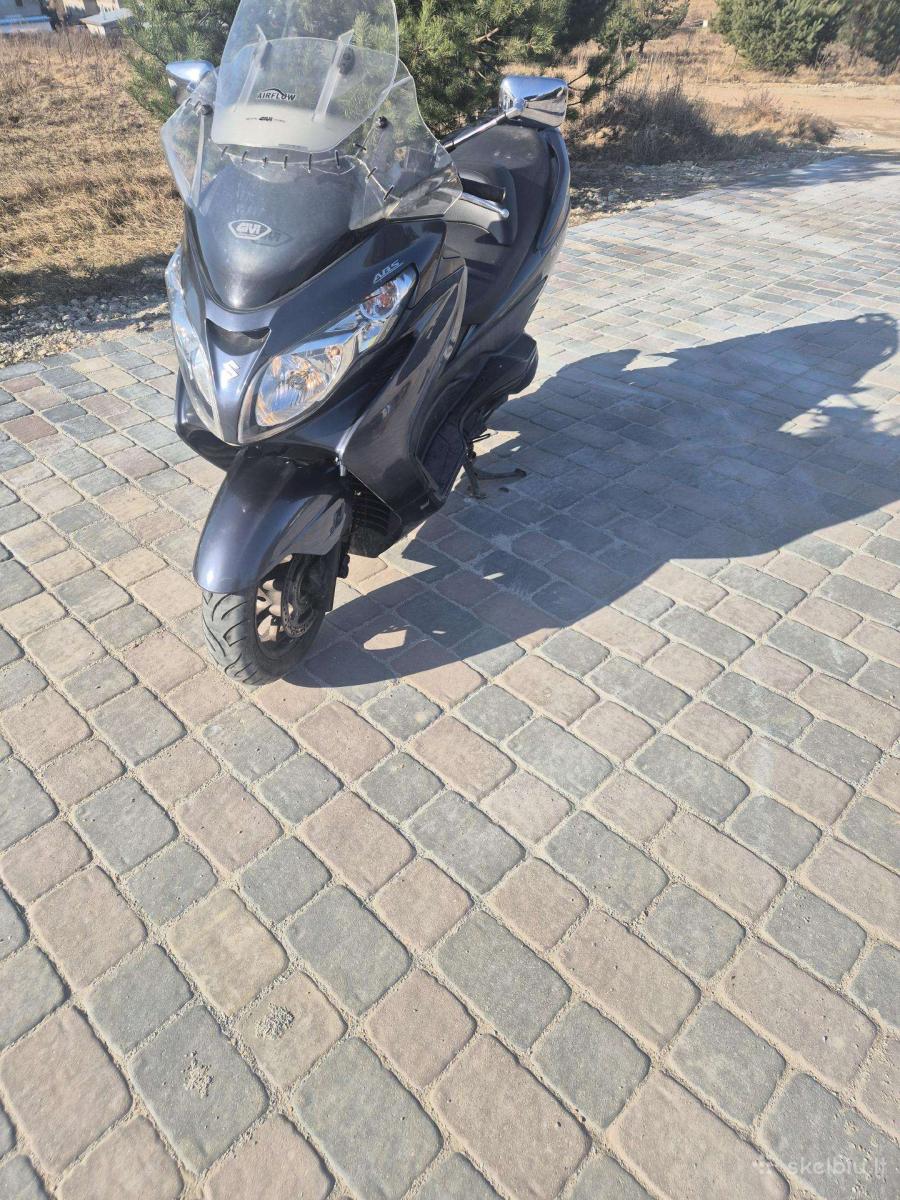 Melns Suzuki Burgman 2012 Viļņa, ar dzinēja tilpumu 0.40 L un nobraukumu 25 tūkst. km par 1900 €, foto 5 vietnē AUTOMOTO.COM.LV