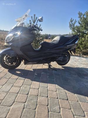 Melns Suzuki Burgman 2012 Viļņa, ar dzinēja tilpumu 0.40 L un nobraukumu 25 tūkst. km par 1900 €, foto 6 vietnē AUTOMOTO.COM.LV