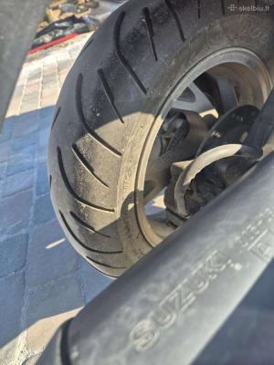 Melns Suzuki Burgman 2012 Viļņa, ar dzinēja tilpumu 0.40 L un nobraukumu 25 tūkst. km par 1900 €, foto 8 vietnē AUTOMOTO.COM.LV